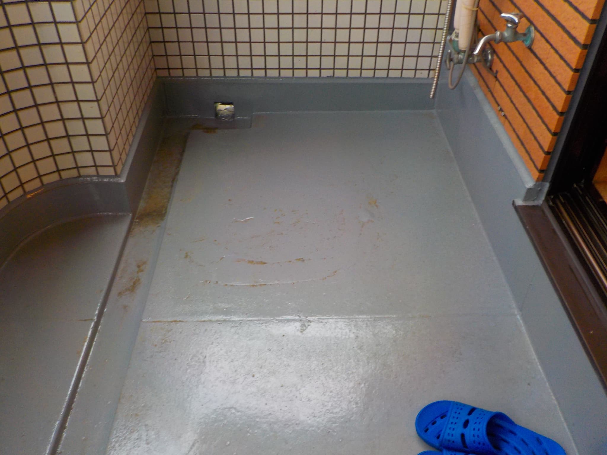 ベランダの防水補修｜保証期間内のため「0円」で施工 大阪市住之江区｜大阪の防水工事専門業者ヤマナミ｜防水工事、シーリング工事、外壁補修工事 ...